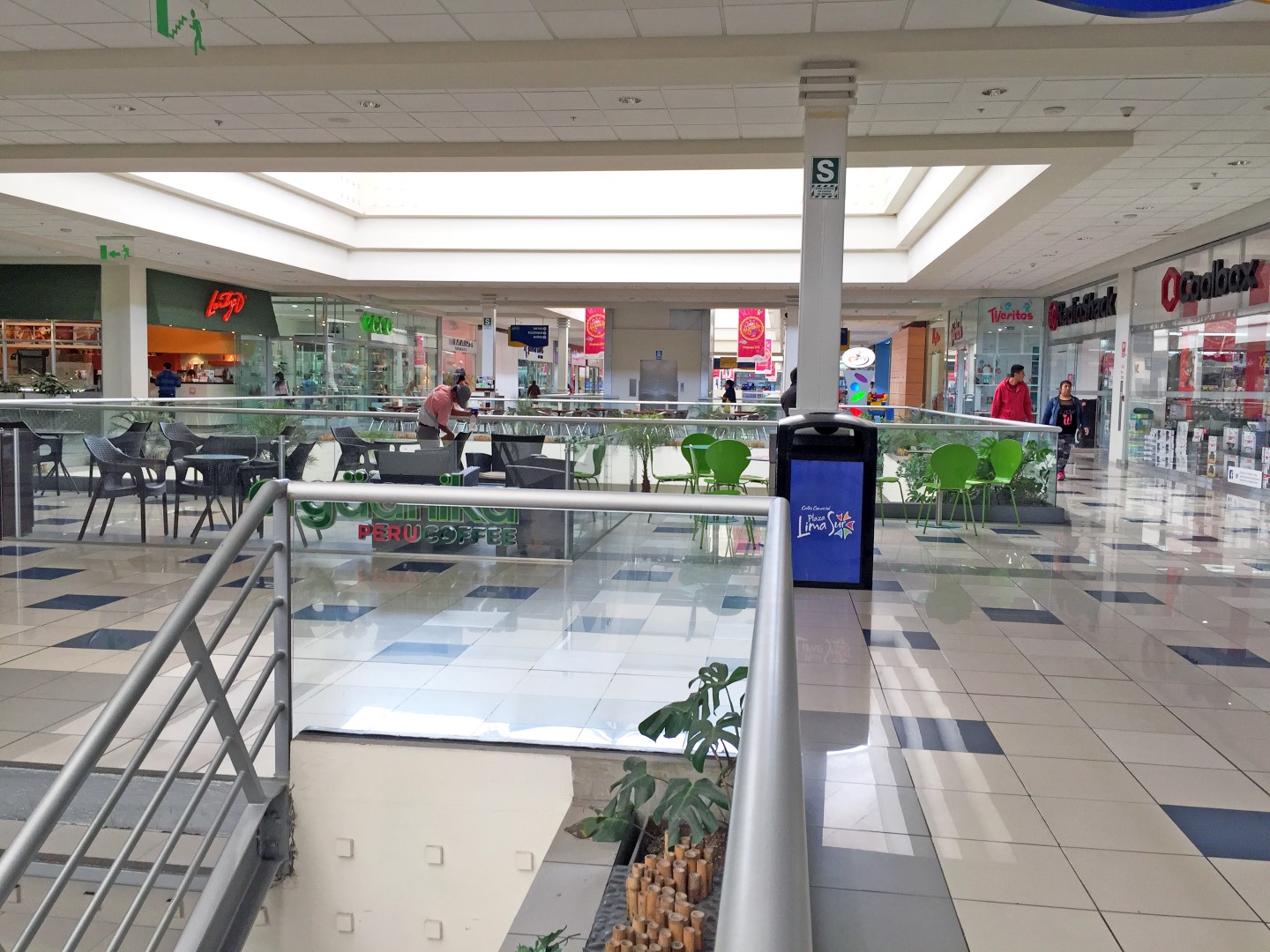 Proyecto Arquitectura Centro Comercial Plaza Lima Sur, Perú
